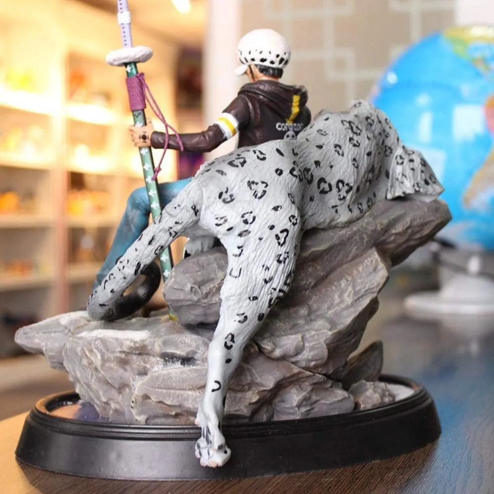 One Piece - Trafalgar Law Snow Leopard Scene (28cm) - Odlična cena ...